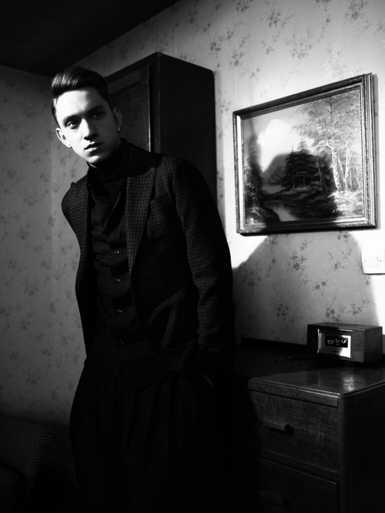 OLIVER SIM - FANTASTIC MAN